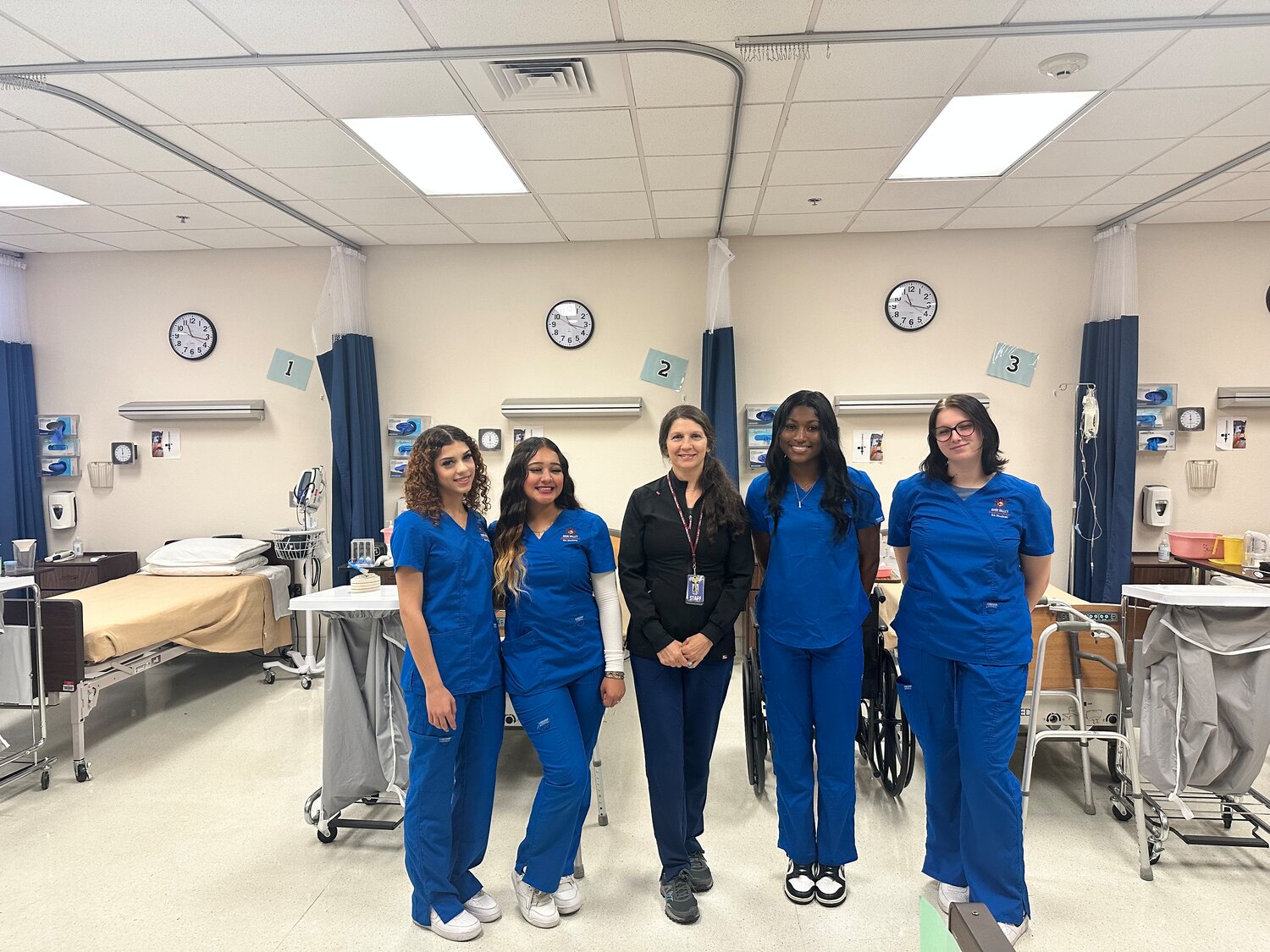 Deer Valley High seniors work toward nursing careers - Greater Phoenix ...